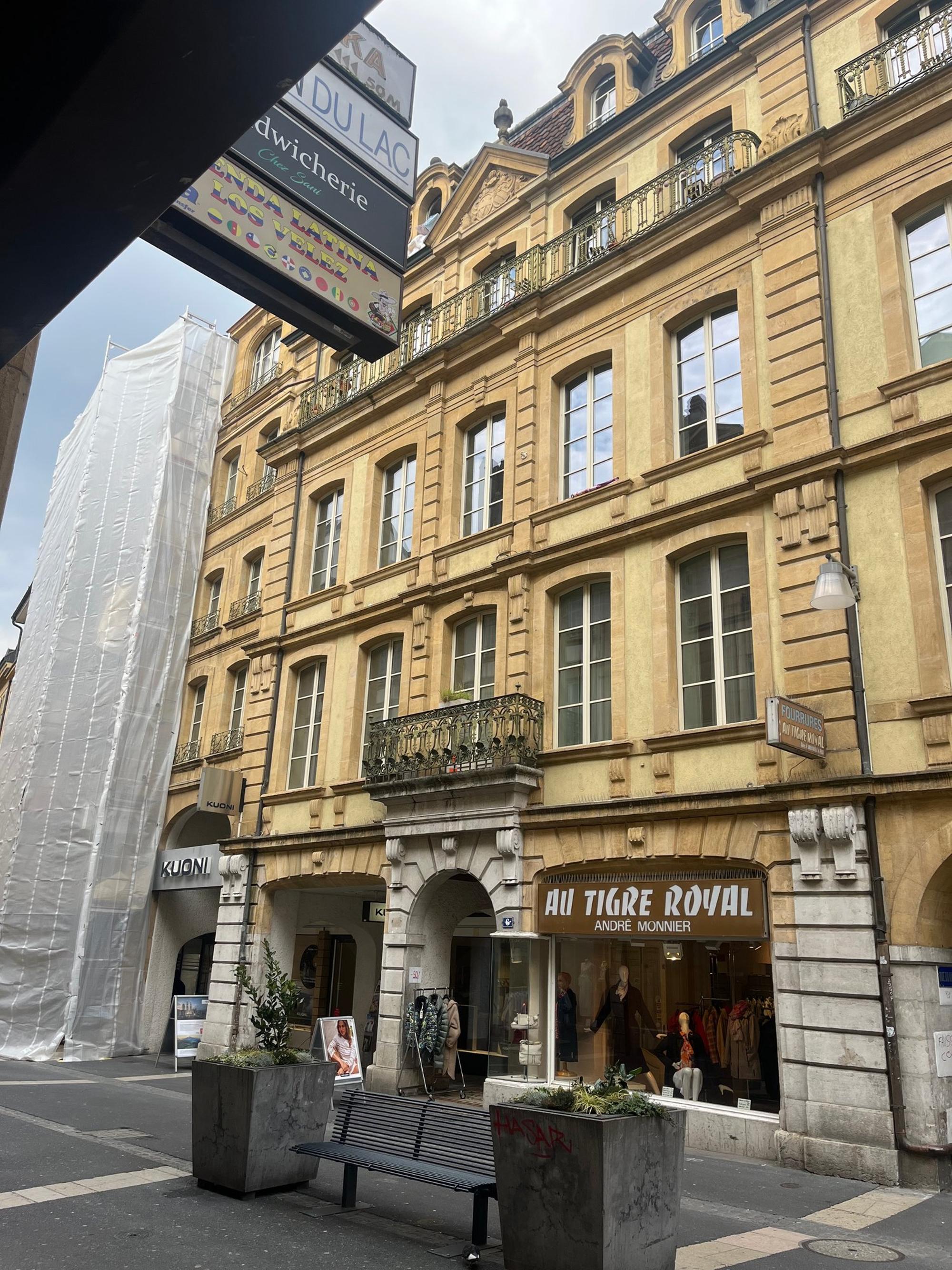 Magnifique magasin au cœur de Neuchâtel - Rue de l'Hôpital