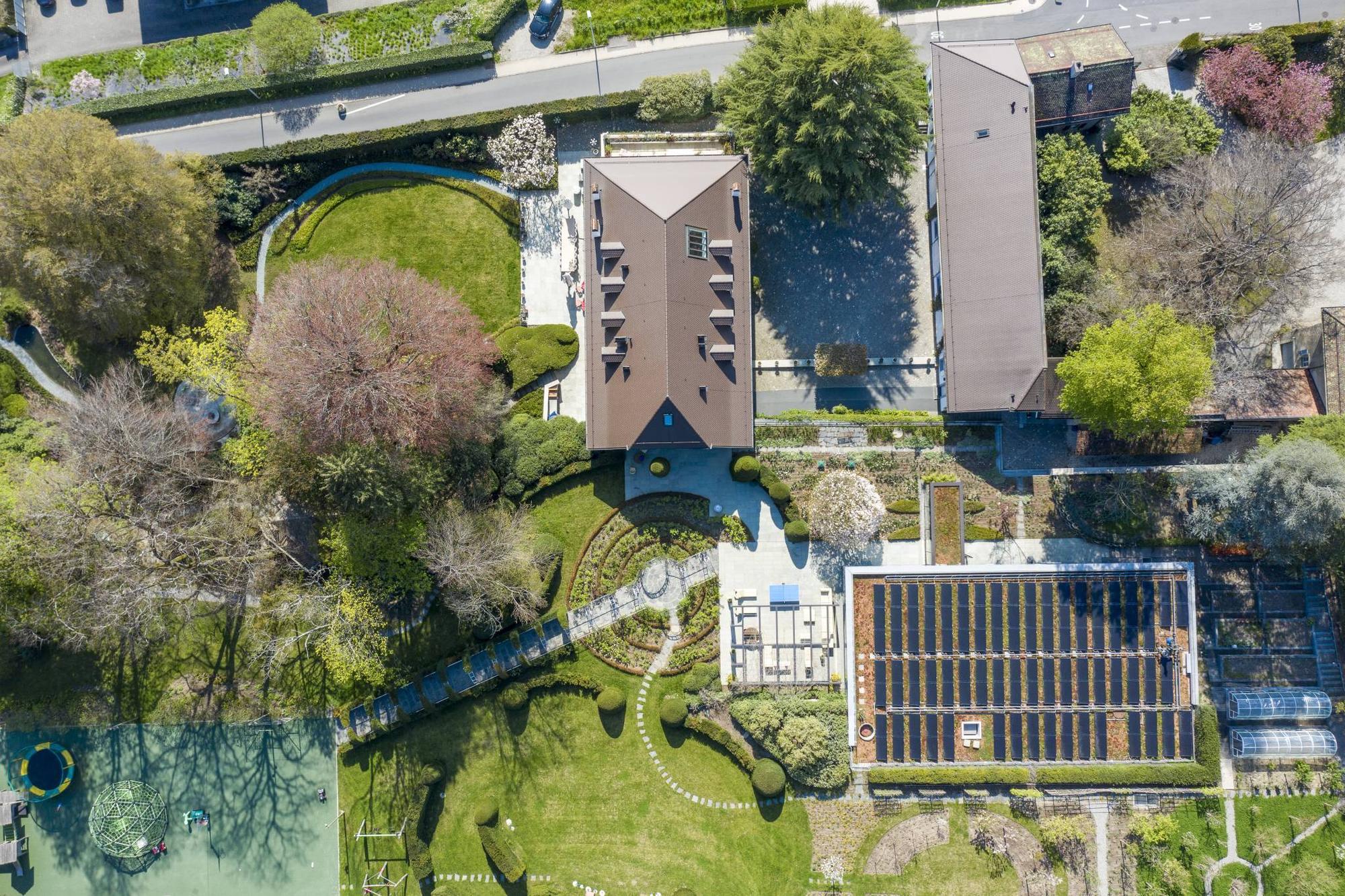 20 rooms - Villa - in A Jouxtens-Mézery - 1’500 m²