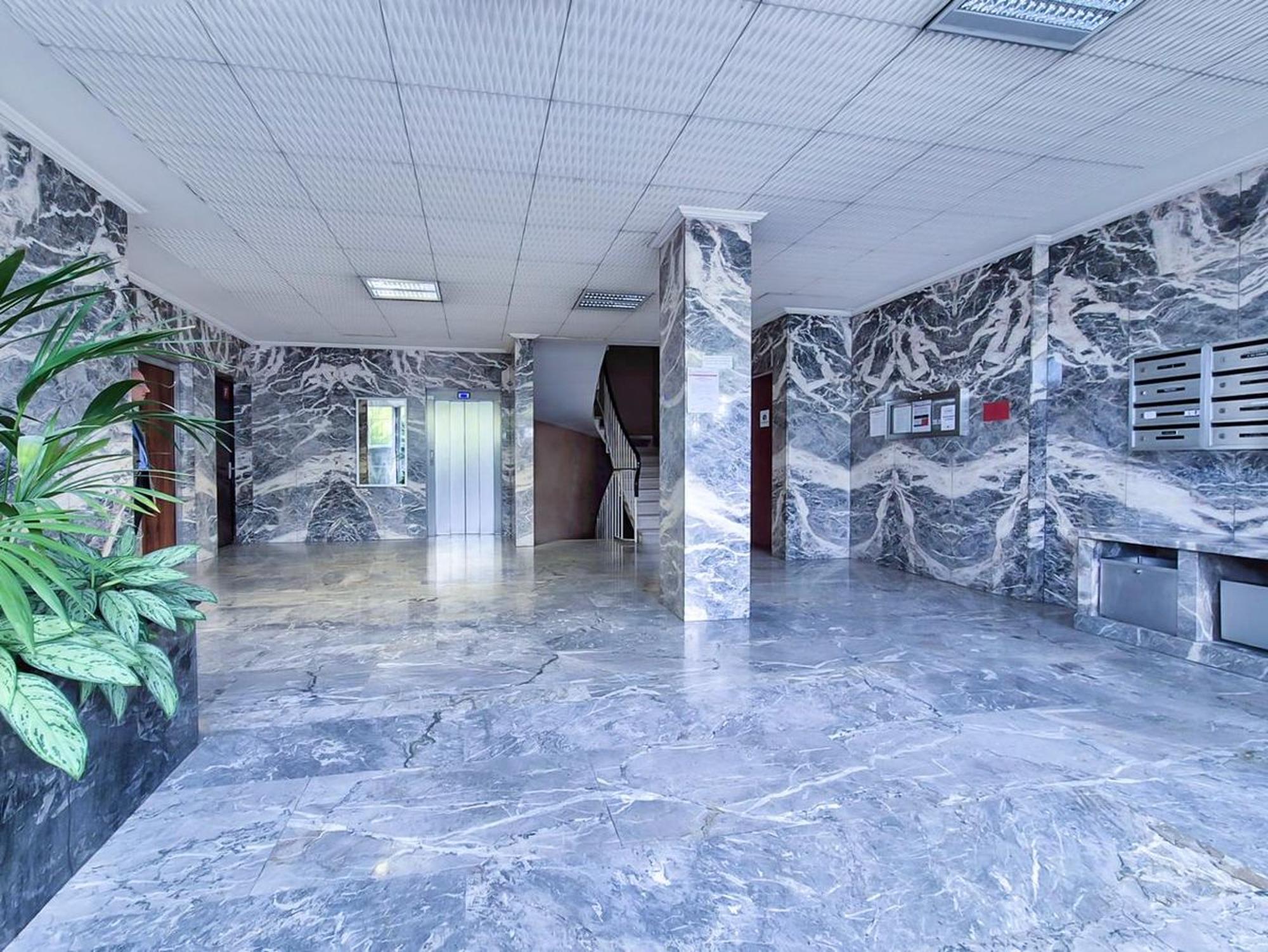 Local commercial traversant de 154 m², au calme, à 5 min de l'aéroport ...