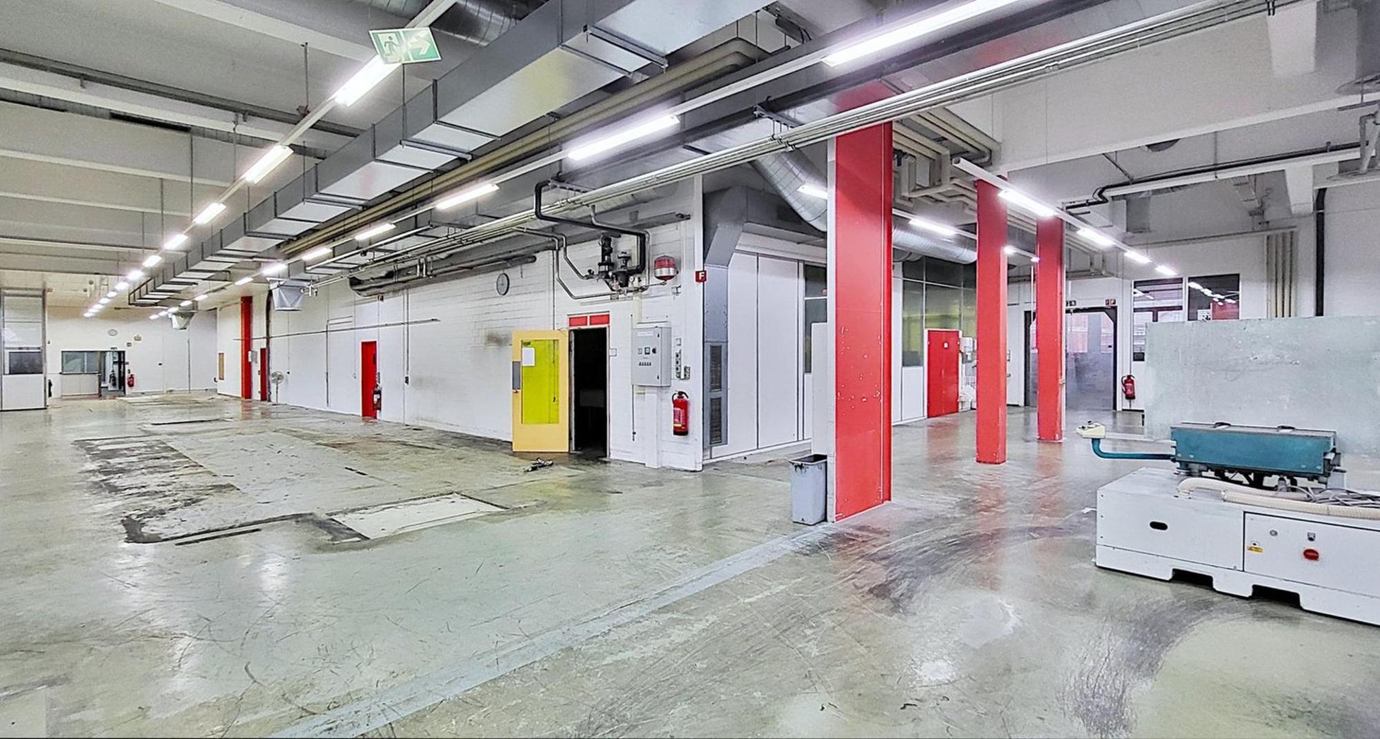 Complete ground floor with delivery and infrastructure!
