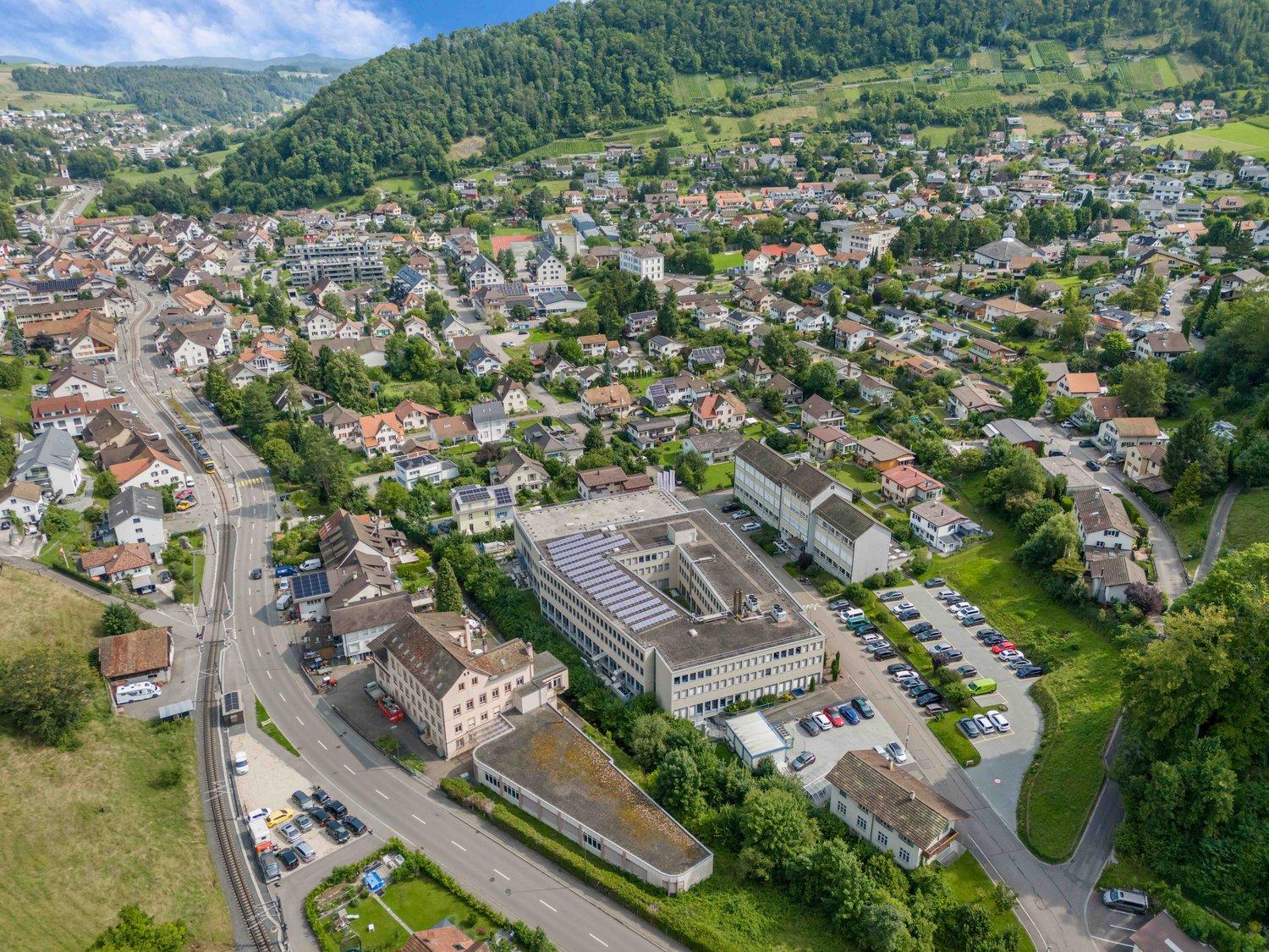 Commercial property in Oberdorf (BL) with secured temporary rent back
