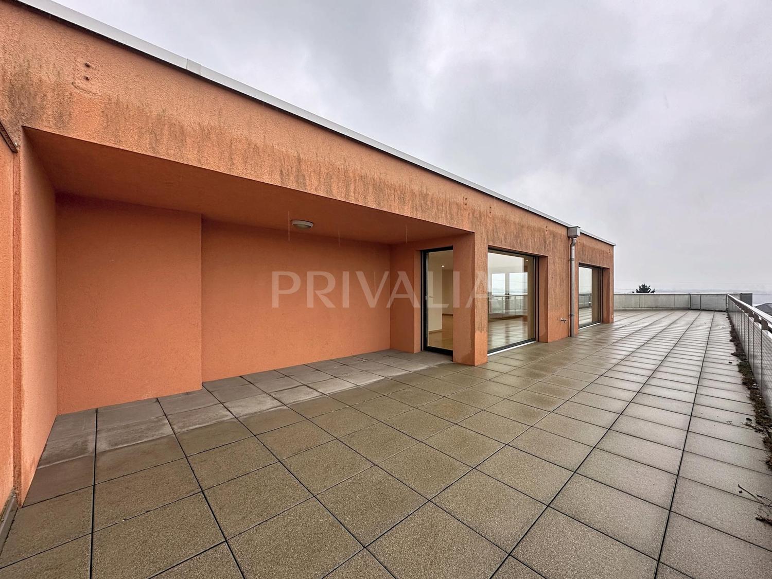 Attique - 5 pièces - à Route de Ferney - pour CHF 3780 - 126 m² - Etage: 4