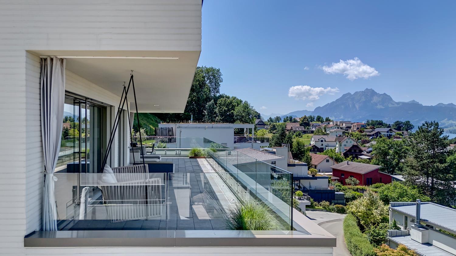 Designer Attika Wohnung mit traumhafter Seesicht | ImmoScout24