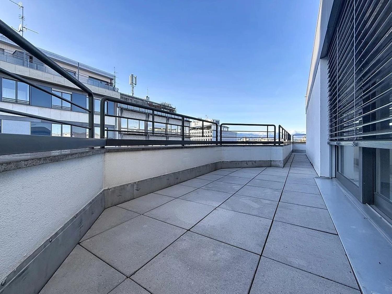 4 Zimmer - Attikawohnung - in Rue Adrien-Lachenal 15 - für CHF 4620 ...