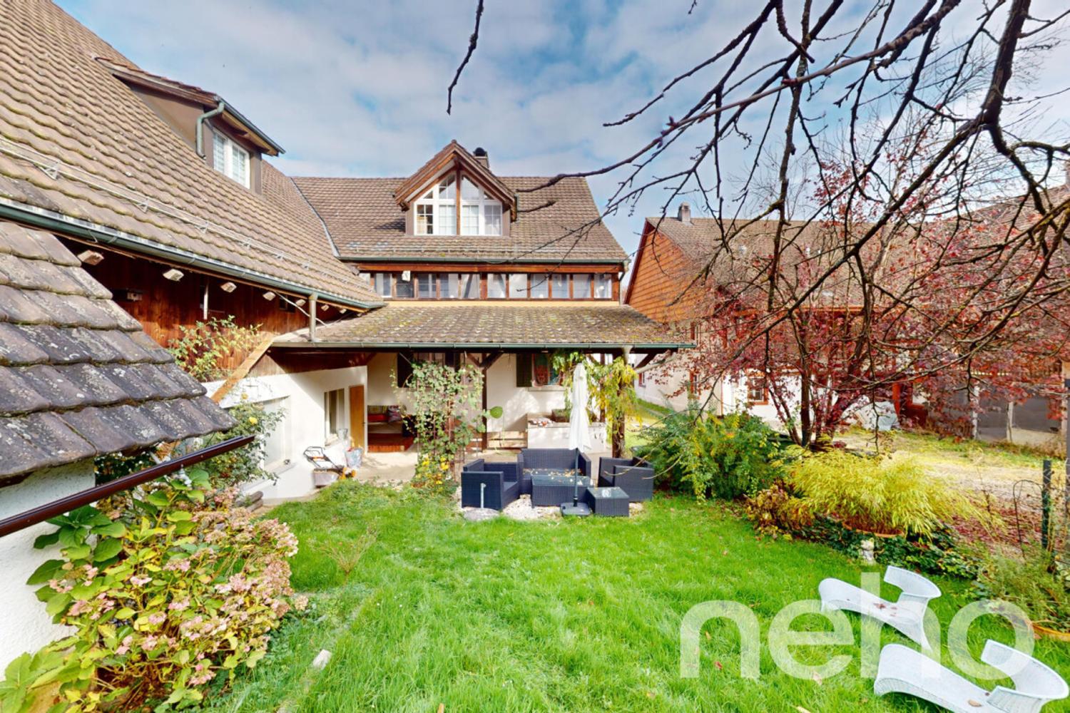 Spacious and fully rented multi-family house with commercial unit