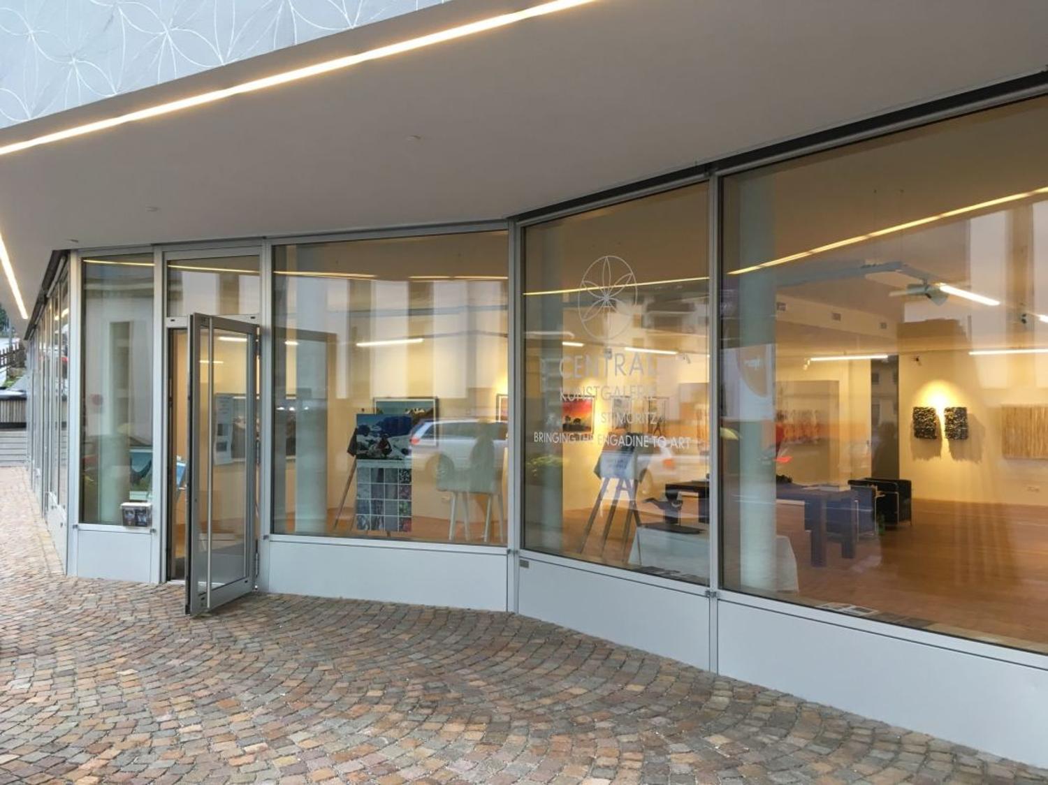 Central St. Moritz - Attractive Office or Shop