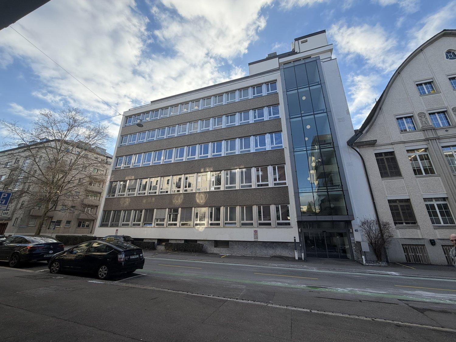 Espace de bureau prêt à être occupé et moderne avec terrasse exclusive ...