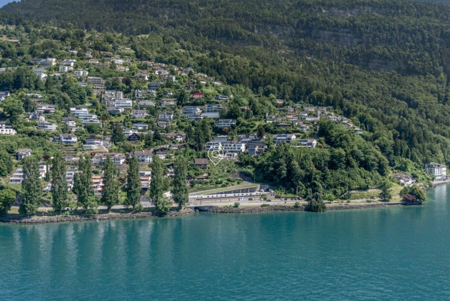 Terrain de construction unique avec vue de rêve sur les montagnes et le lac