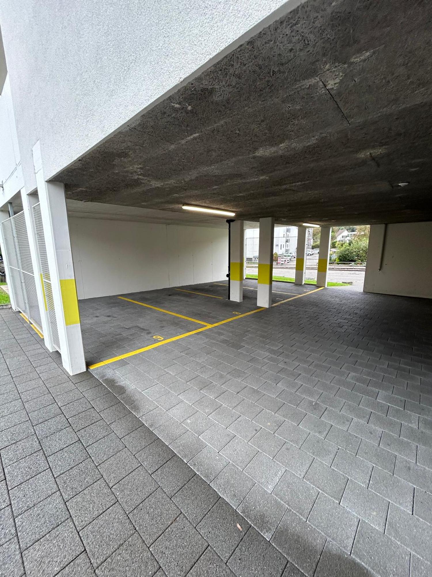 Covered slot - in Hauptstrasse 86 - for CHF 120