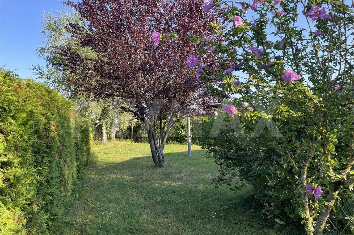 Parcelle de loisirs en zone caravaning Emplacement idéal au sud du lac ...