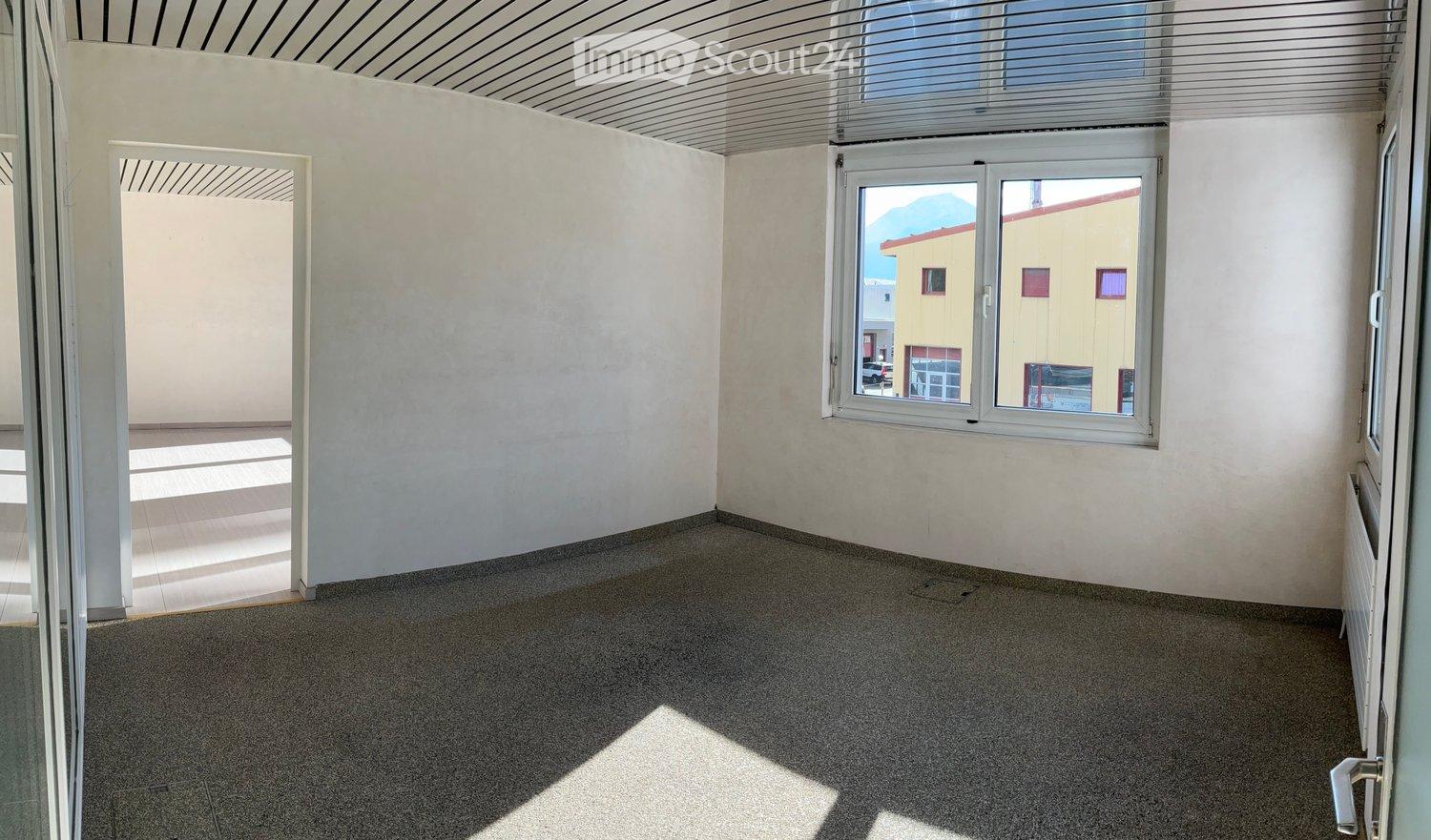 Locaux de pratique à Engadine – lumineux, central & prêt à être occupé