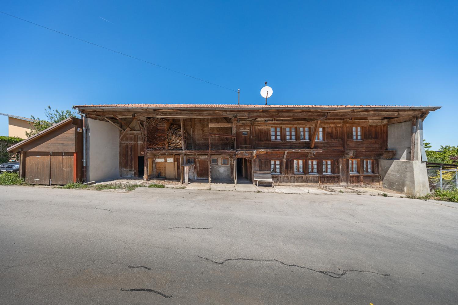 9½ rooms - Farm house - in Route de l'Adrey 84 - for CHF 820000