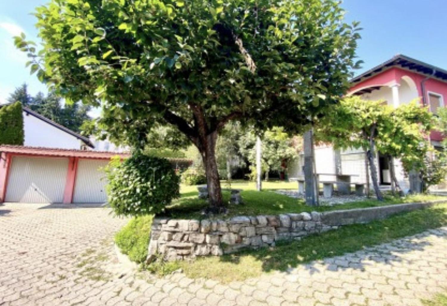 Maison - 6 pièces - pour CHF 1090000 - 260 m²