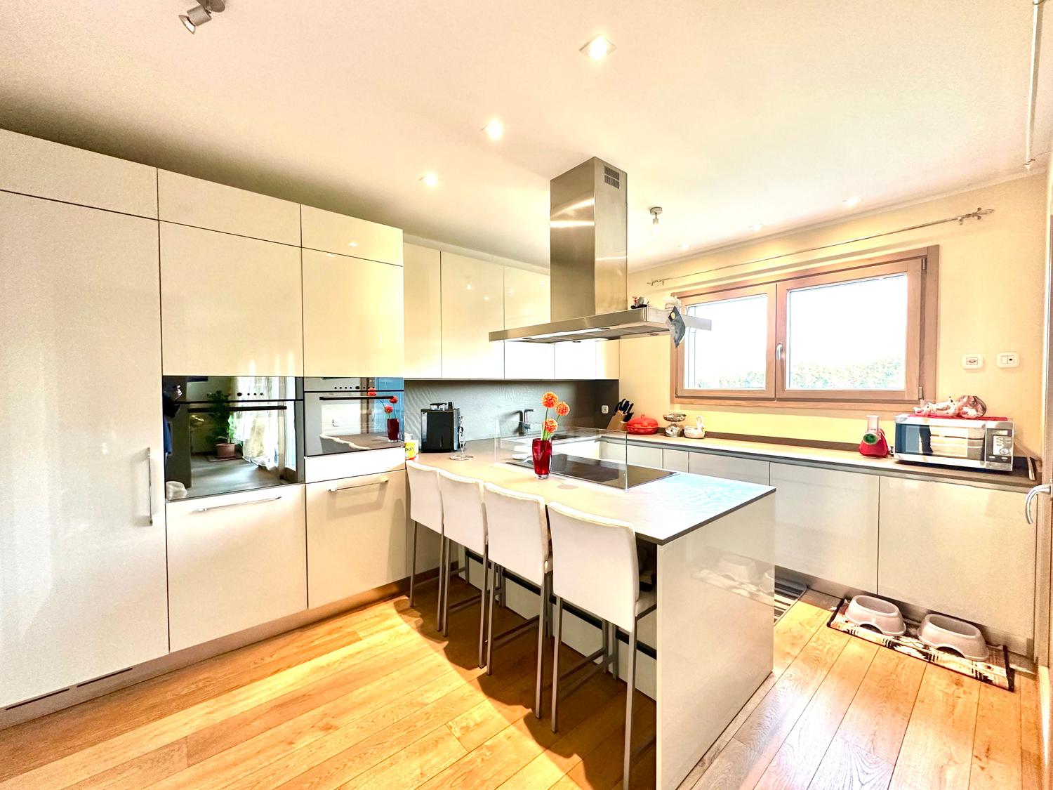 Maison - 7½ pièces - pour CHF 1230000 - 285 m²