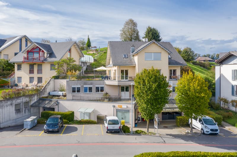 Residential and commercial building with great development potential in ...