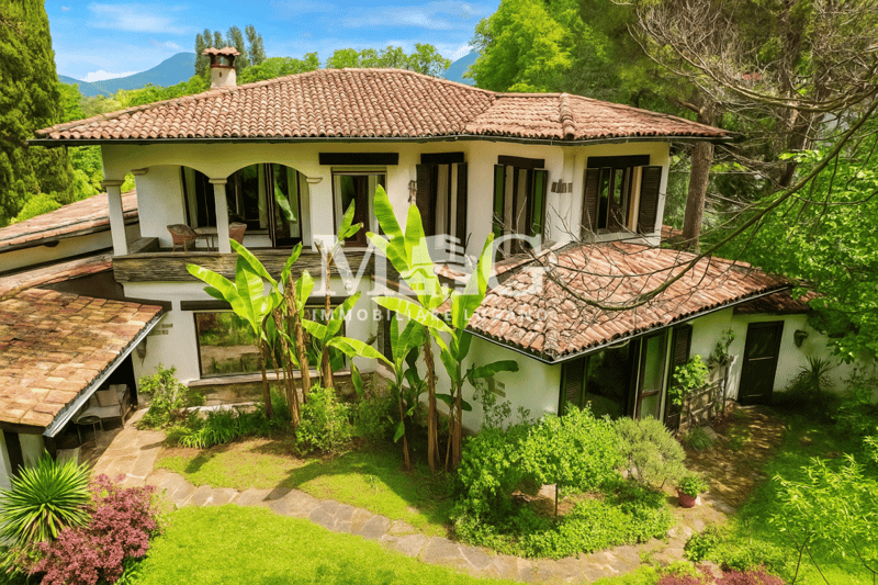 Villa classica Spiess con piscina coperta e giardino in vendita a ...