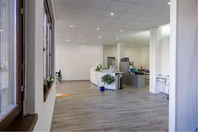 Bright Commercial Space in Agno