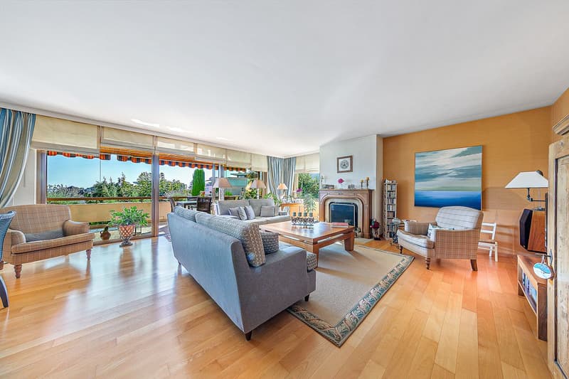Splendide duplex avec balcon et jardin à vendre dans un calme absolu à ...