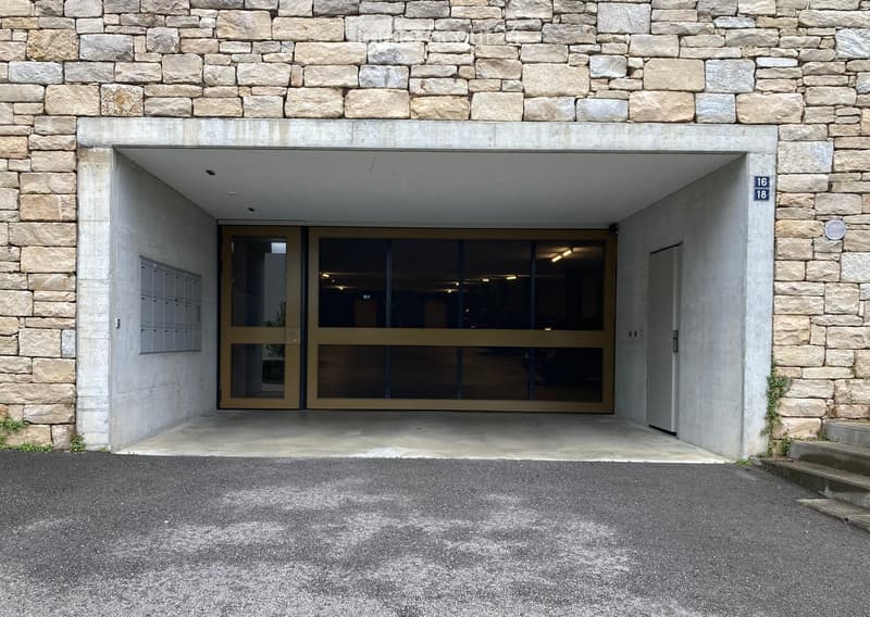 Vaste place de parking dans le garage du quartier Römerbad | ImmoScout24
