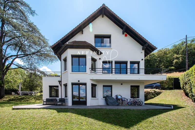 Propriété des années 30 en surplomb du lac d'Annecy | ImmoScout24