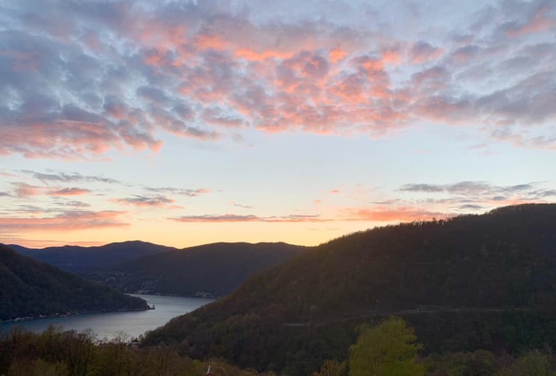 Terrain constructible intéressant avec une vue lac merveilleuse.