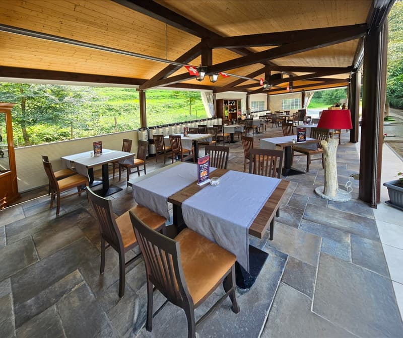 Structure with restaurant for one hundred guests and eight rooms with ...