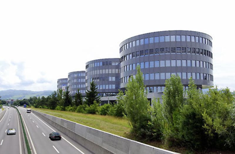 Representative and fully developed office with terrace and view of the ...