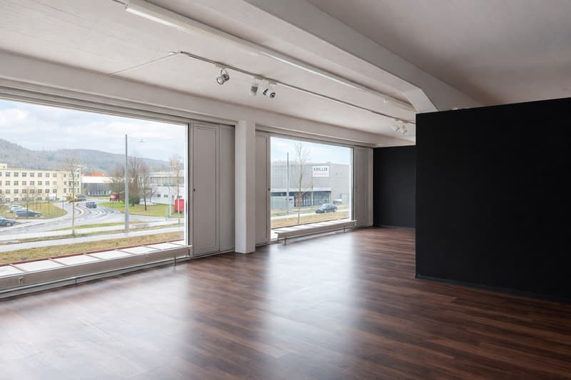 Flexible commercial space in prime location, just a few steps from ...