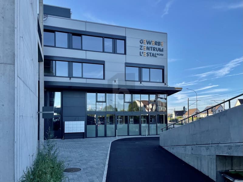 High-quality in representative new building!