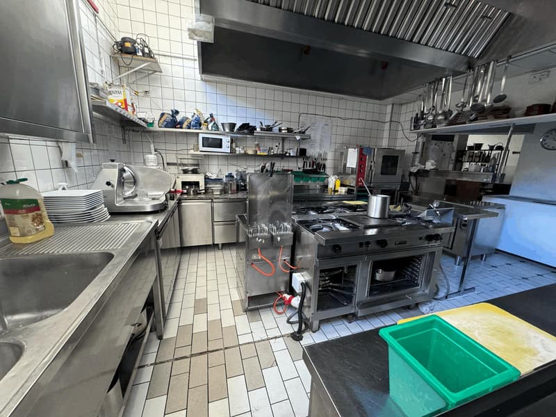 SPACIOUS RESTAURANT WITH TERRACE FOR 40 PEOPLE