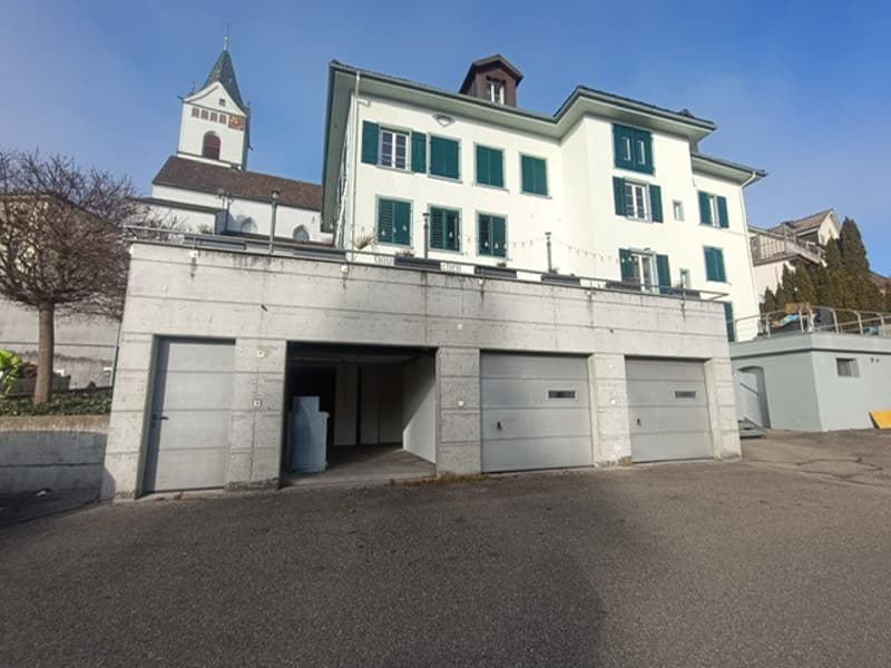 Garage box with additional storage space for rent